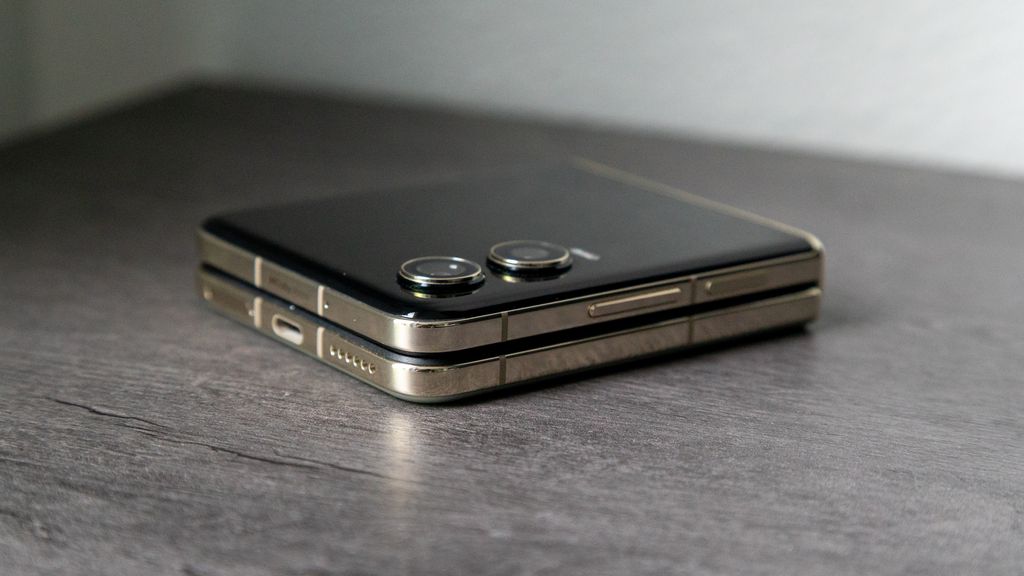 TECNO Phantom V Flip 2: An affordable flip phone for the rest of the ...