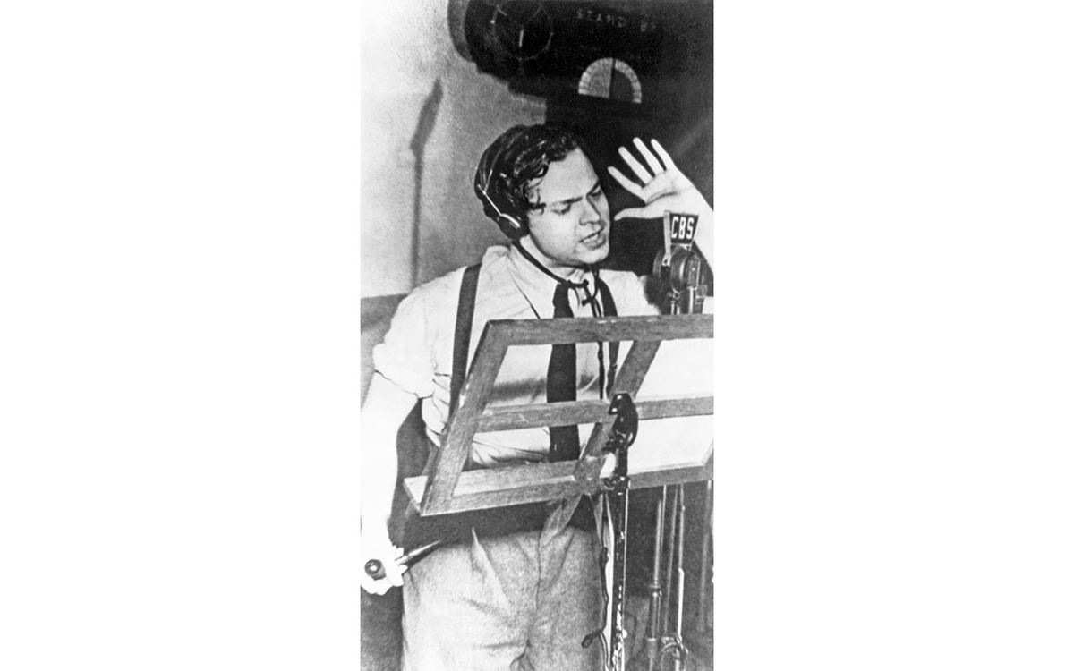 'War of the Worlds!' The Infamous Martian Invasion Radio Broadcast ...