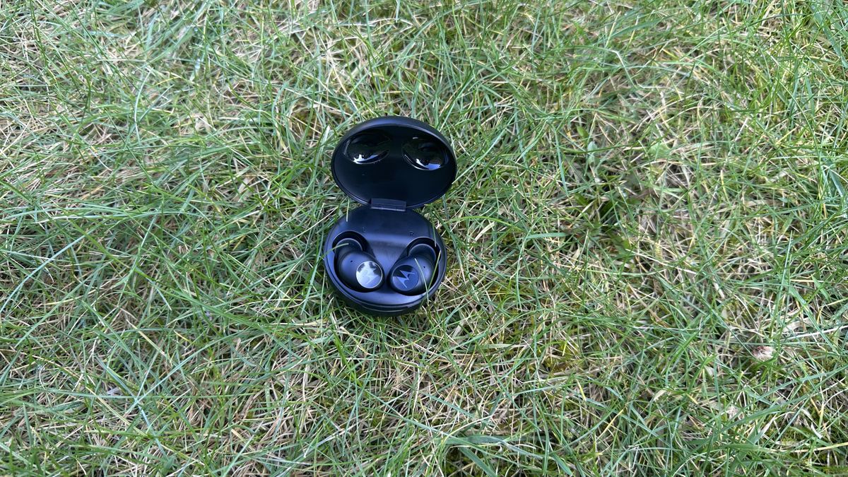 Moto Buds 150 review: fine but unremarkable wireless earbuds | TechRadar