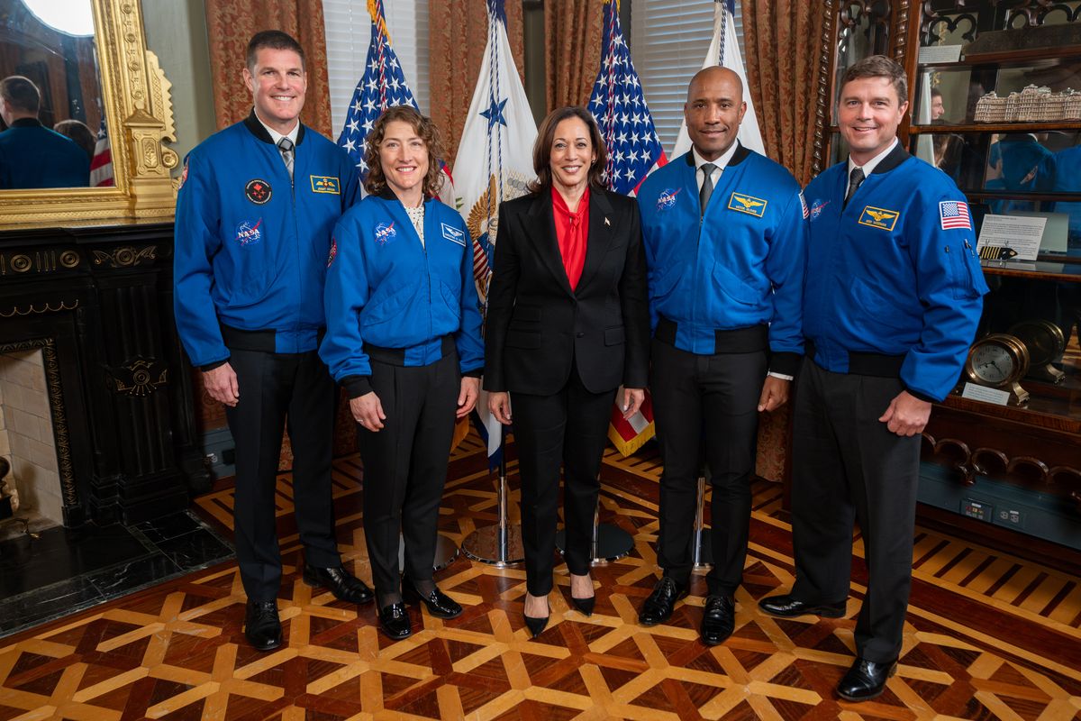 Artemis 2 astronauts meet President Biden to talk America's next trip ...