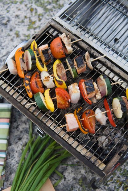 How to cook on a charcoal grill: tips for cooking steak, fish, pork and ...