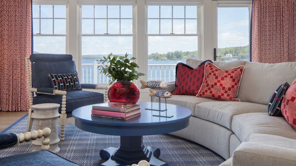 Lakeside home with yacht club style and cottage charm | Homes and Gardens