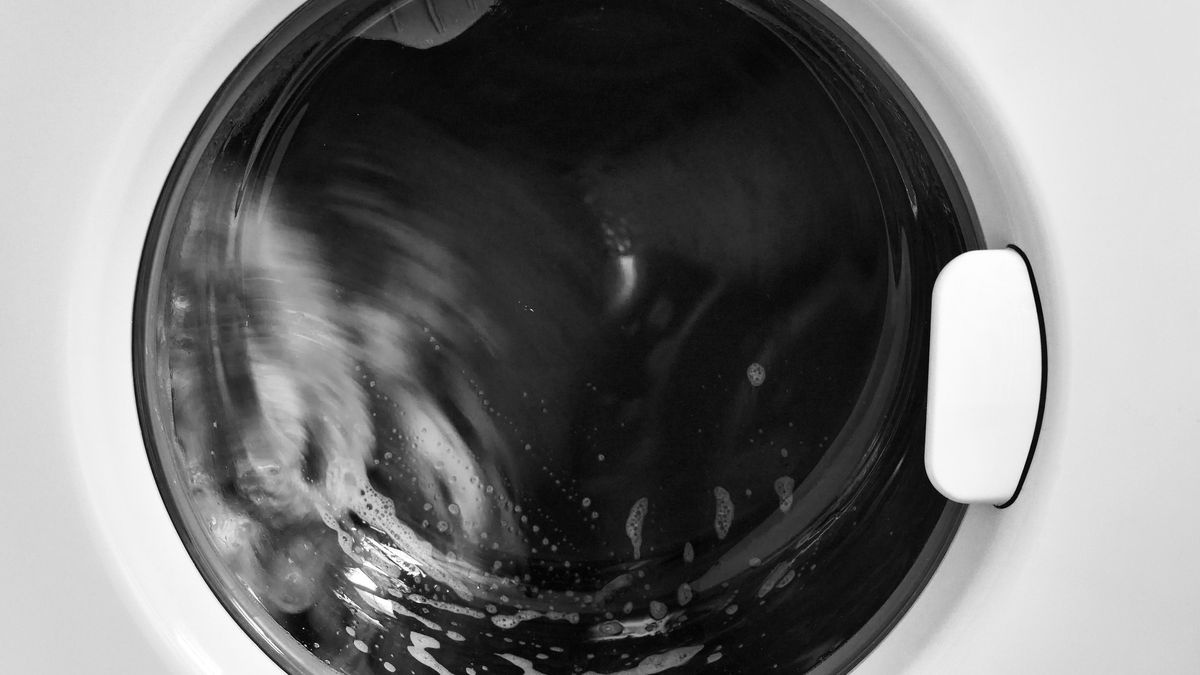 How to sanitize a washing machine: get germ-free laundry | Top Ten Reviews