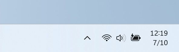 Microsoft begins testing more simplified Windows 11 Taskbar with ...