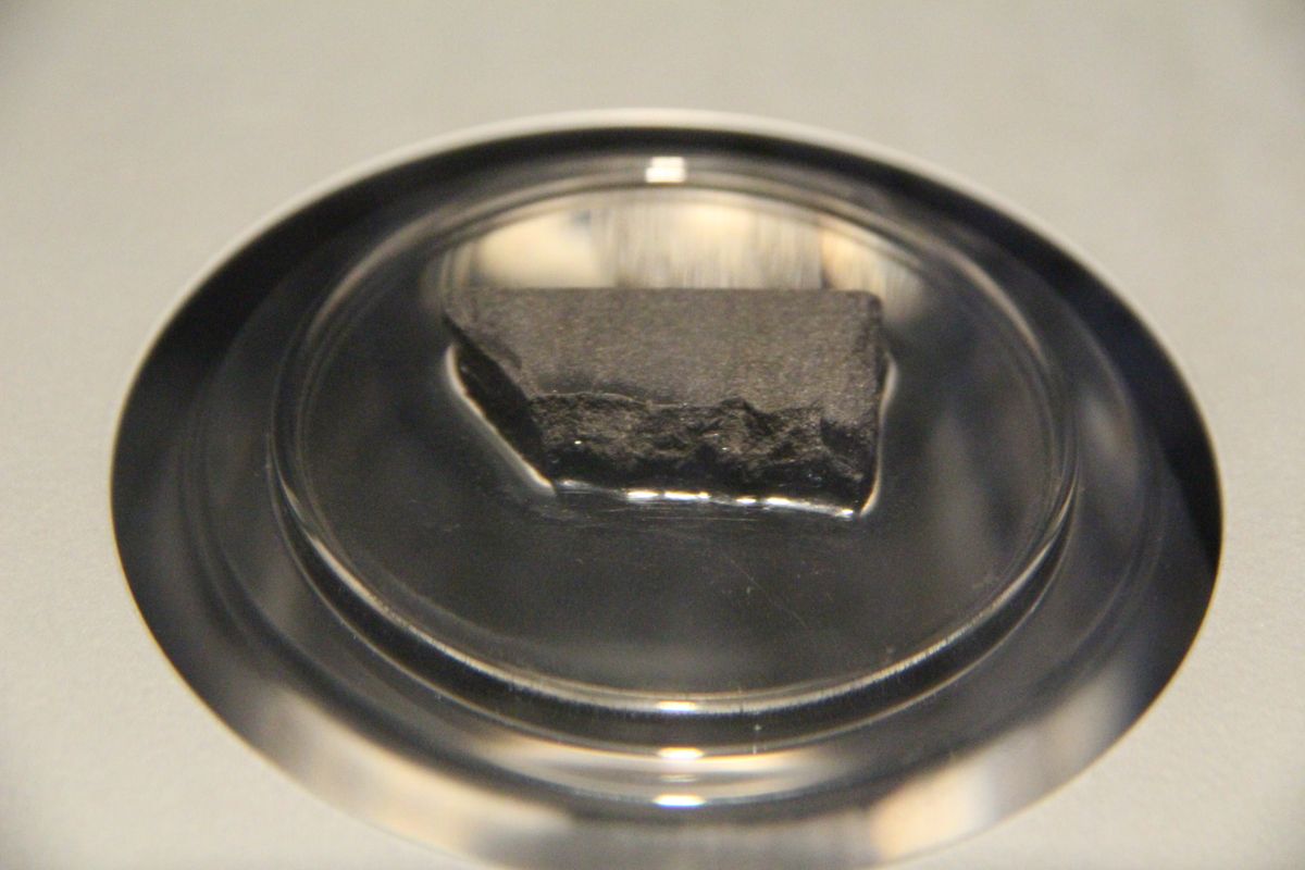 Moon Rock Flies to Canada in a Lunch Box for New Exhibit | Space