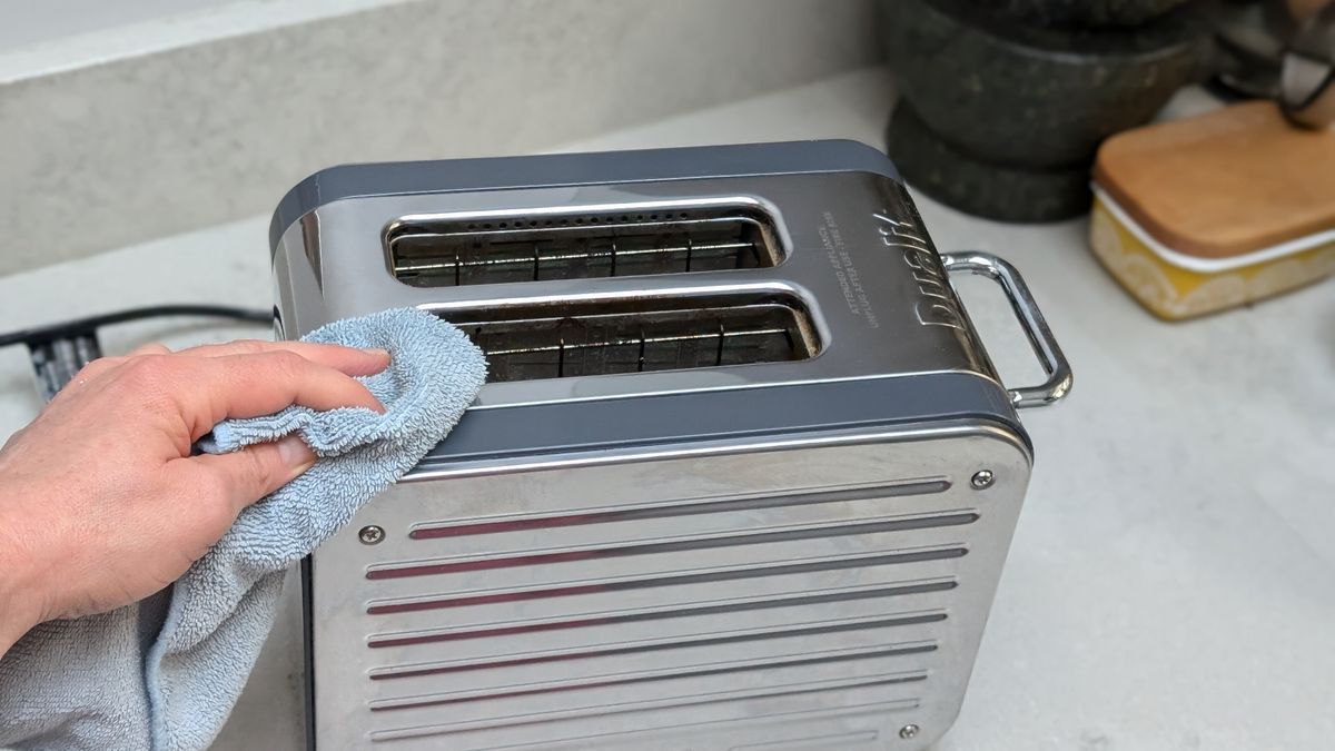 How to clean a toaster | Top Ten Reviews