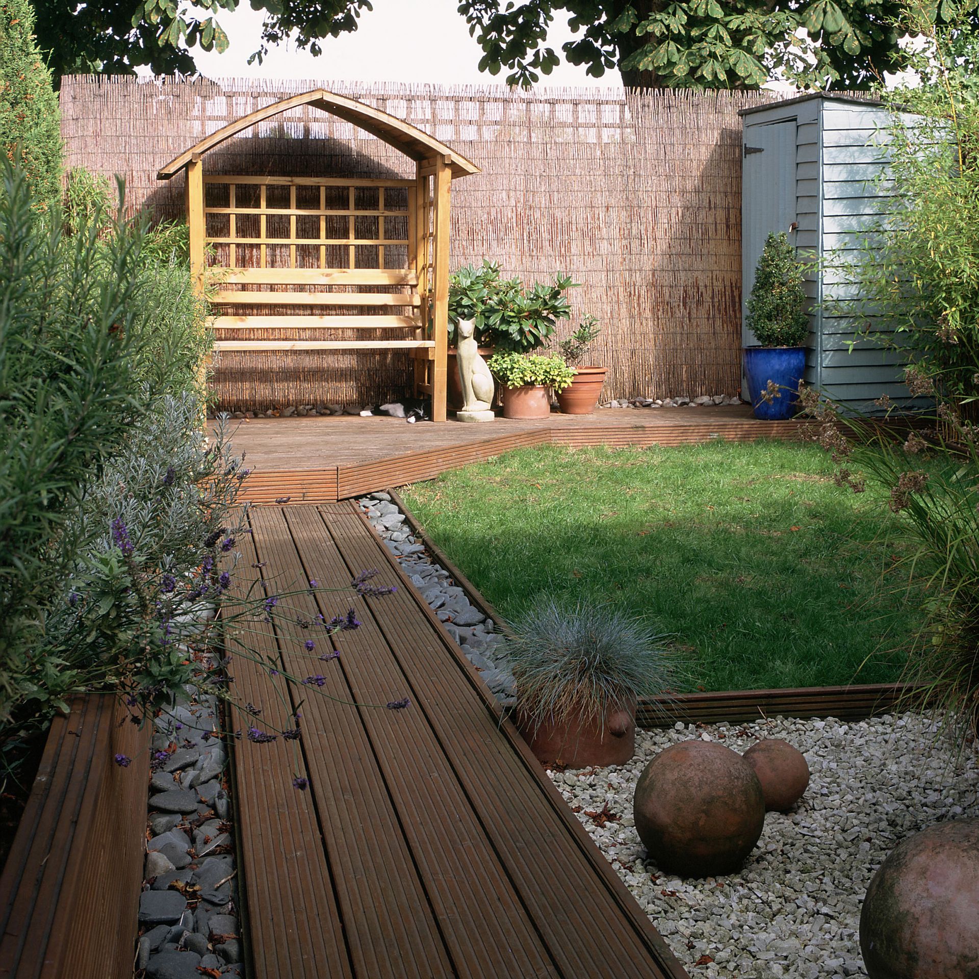 Composite decking ideas to add style and structure to your outdoor ...