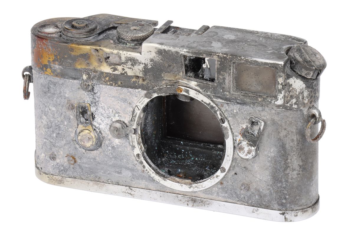 Awesome gold-plated and rare NASA Hasselblad cameras go to auction ...