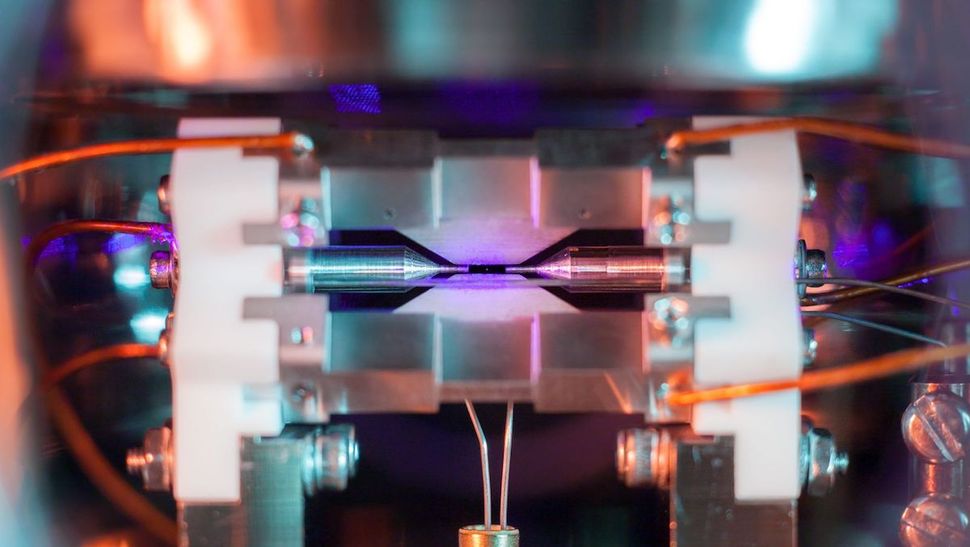 How a Student Photographed a Single Atom With a Store-Bought Camera ...
