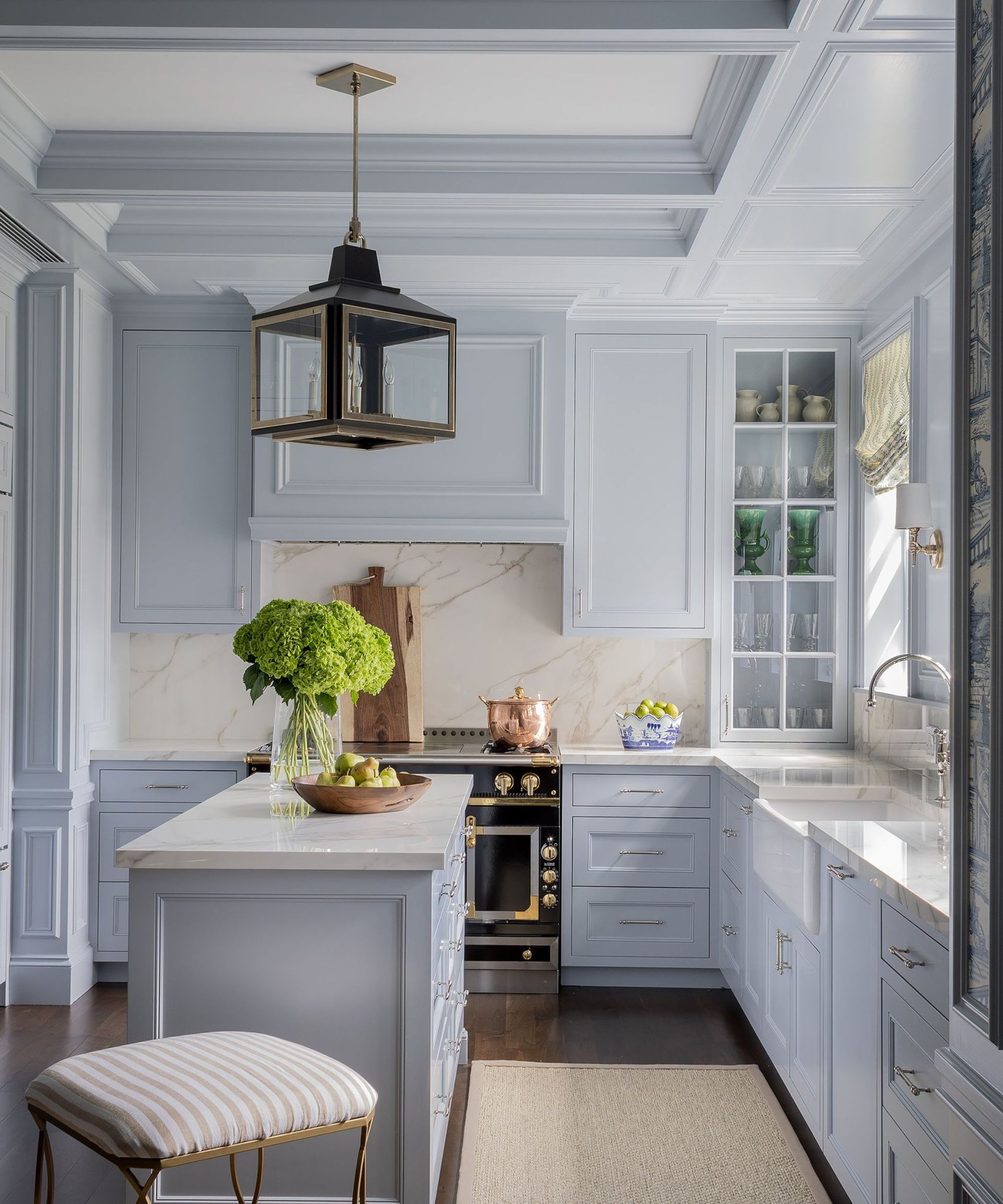 10 kitchen cabinet color trends dominating 2025 | Homes and Gardens