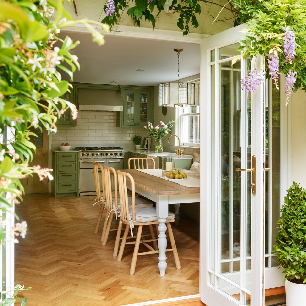 How to keep a kitchen cool: 5 ways to beat the heat | Ideal Home