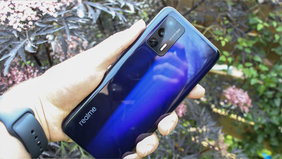 Realme GT hands-on review: a real flagship killer? | Laptop Mag