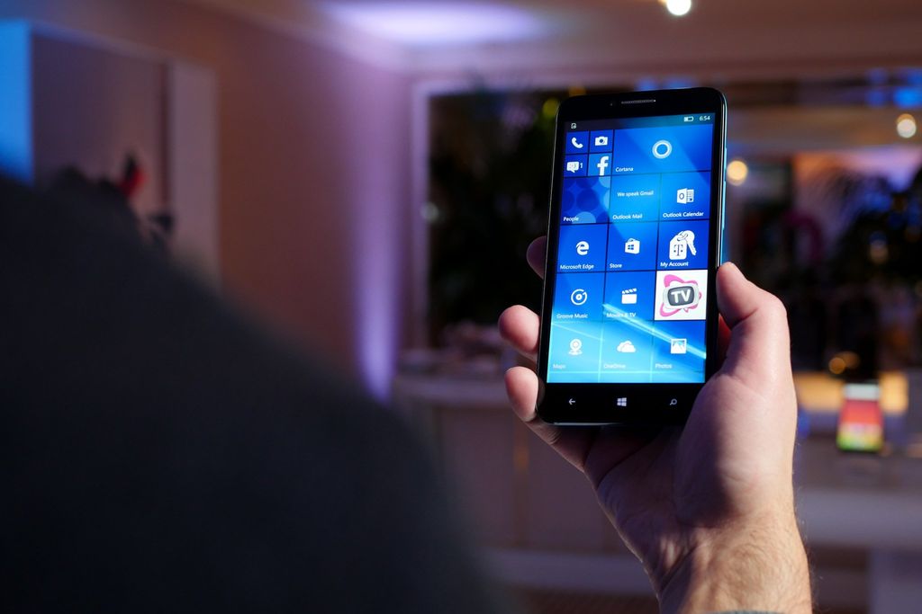 Windows Phone isn't dead, Part V: How Alcatel fits into the Windows ...