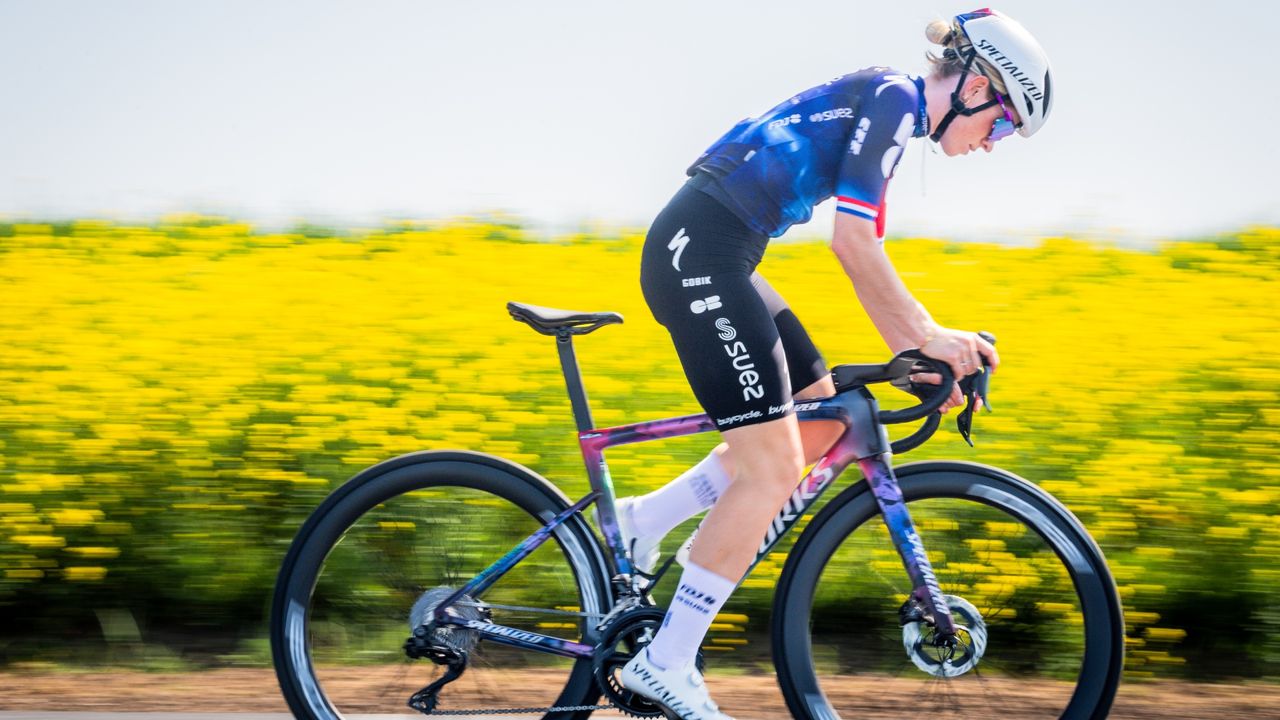 Demi Vollering’s dream, depicted in carbon: Specialized unveils limited ...