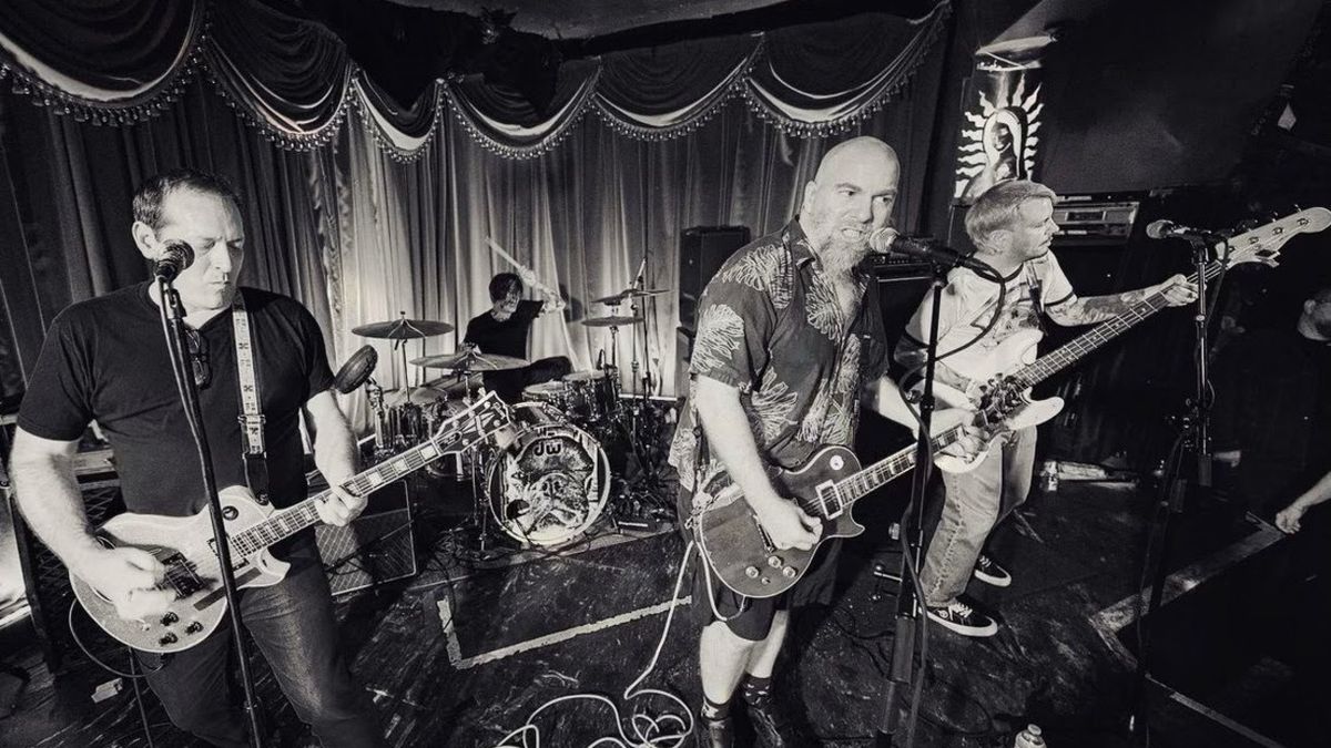 John Reis details his approach to guitar playing: “Rules are important ...