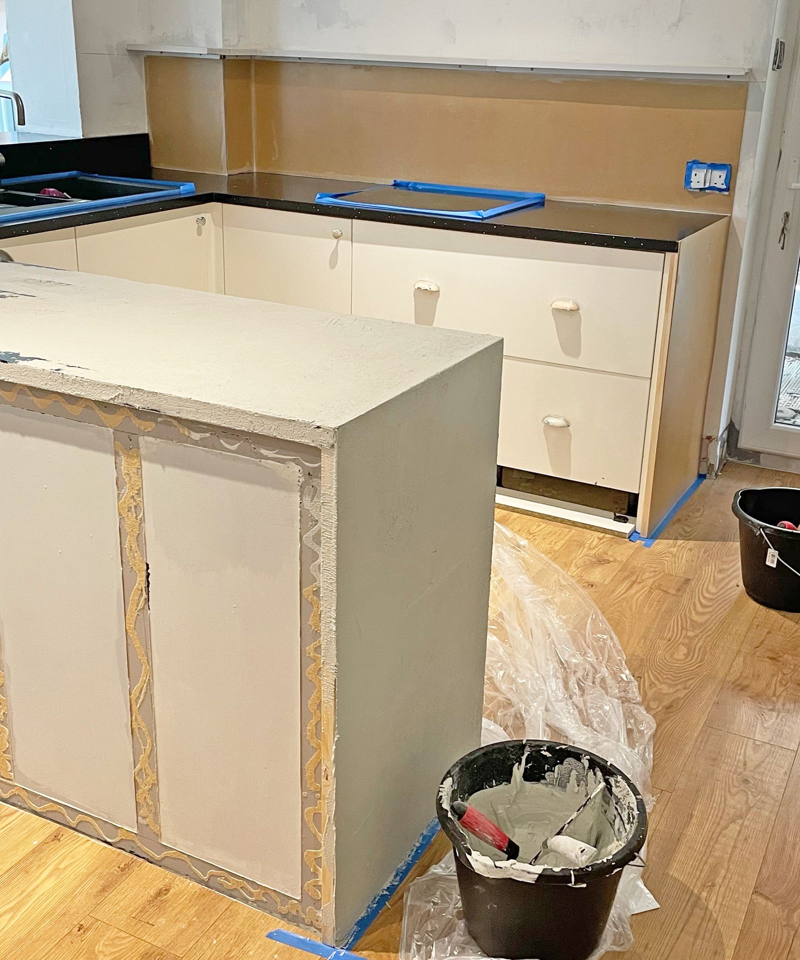 How to microcement kitchen worktops: A seriously cool upgrade | Real Homes