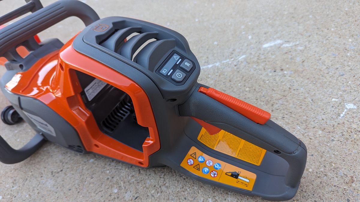 Husqvarna Power Axe 350i Cordless Electric Chainsaw review | Top Ten ...