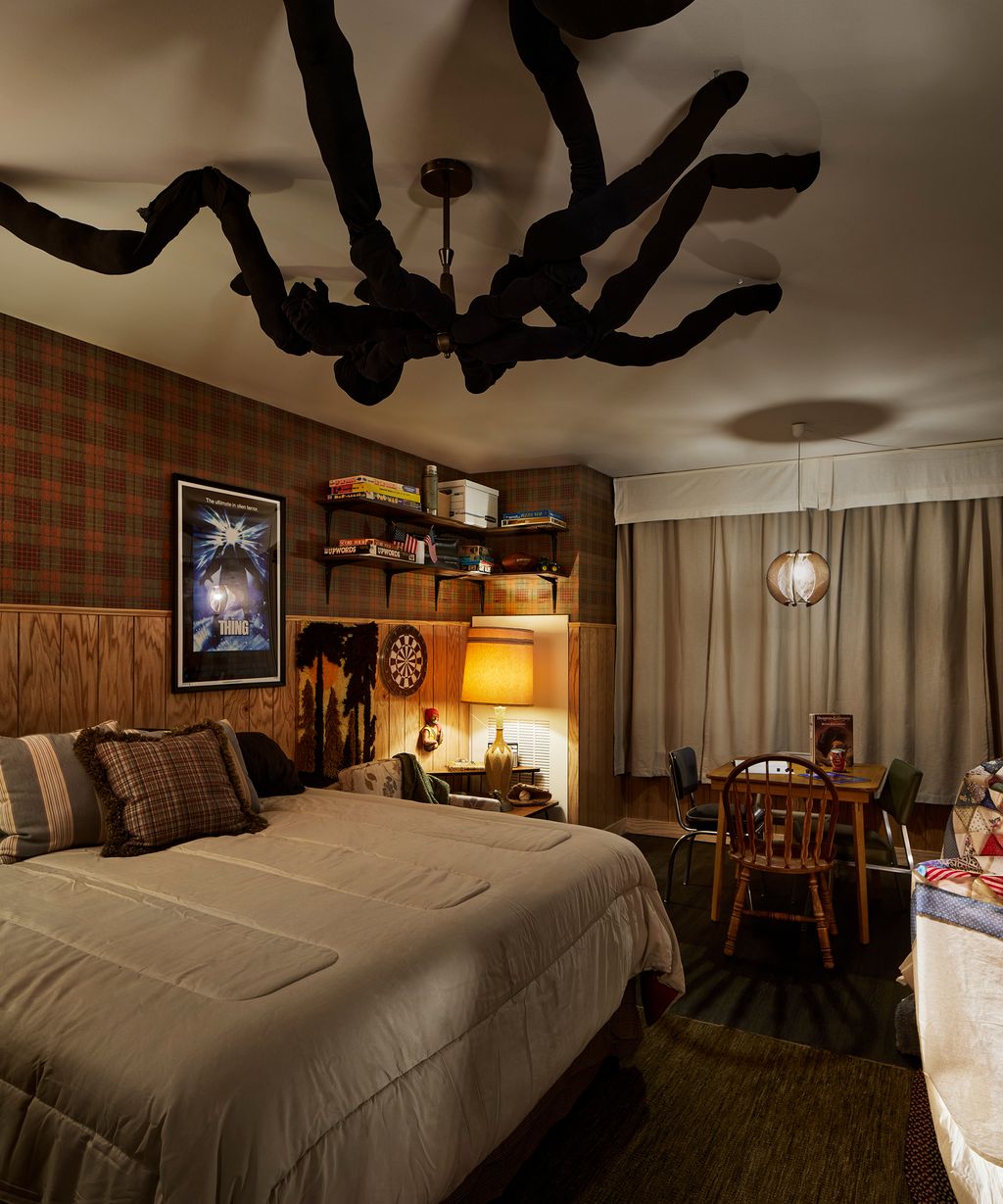 Stranger Things fans will be obsessed with this themed hotel suite ...