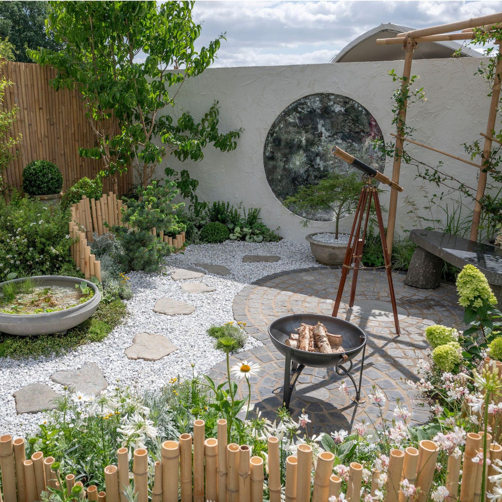 What is a moon garden? How to recreate the trend at home | Ideal Home