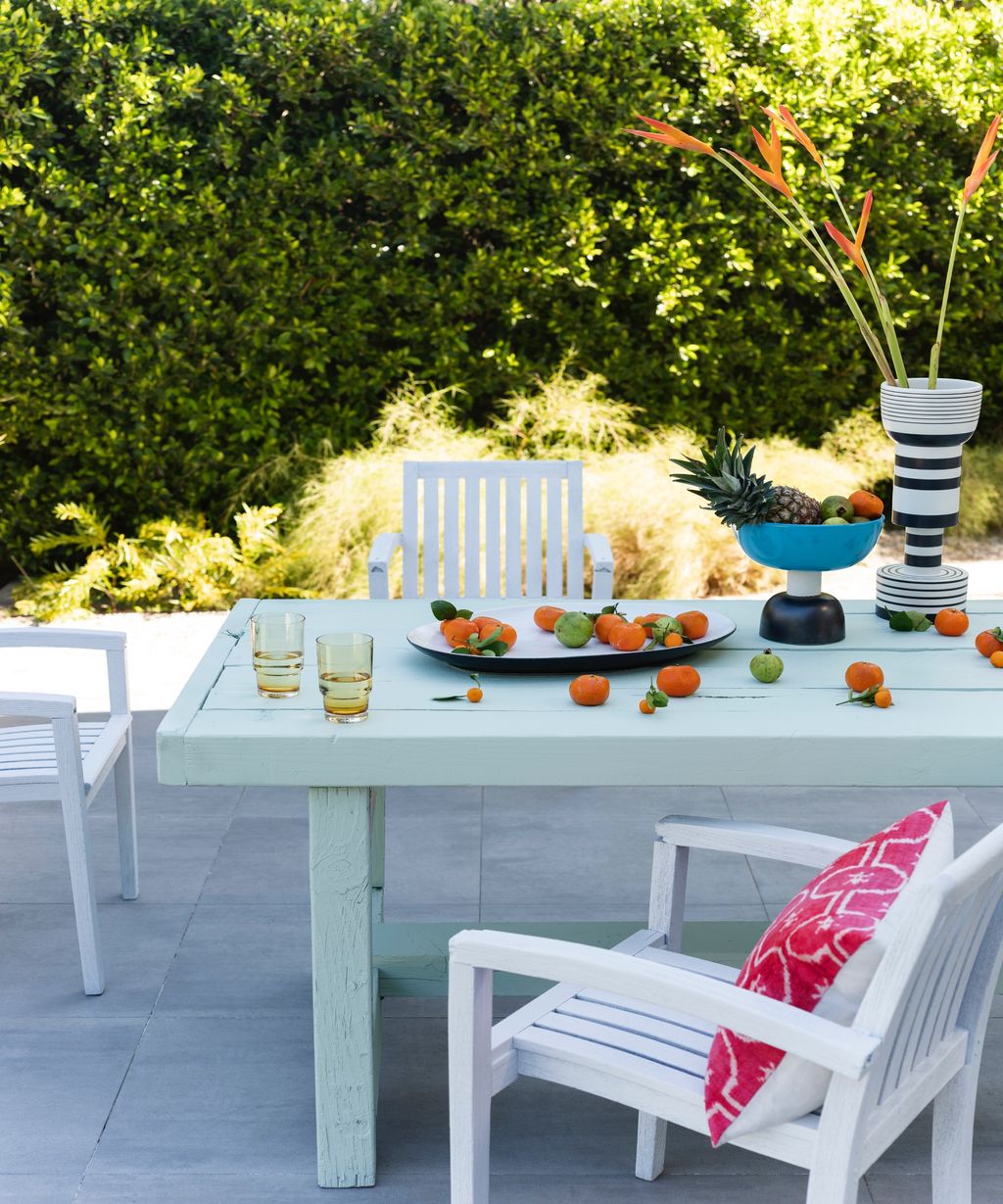 What are the best colors for outdoor furniture? Here’s what the experts ...