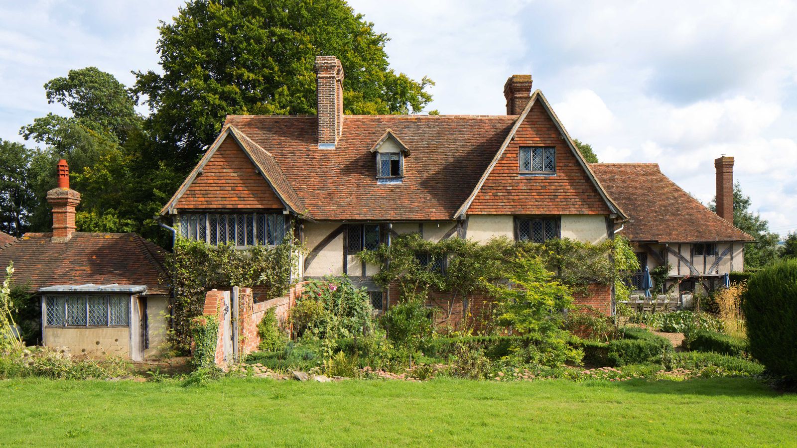 Listed buildings: an essential guide | Real Homes