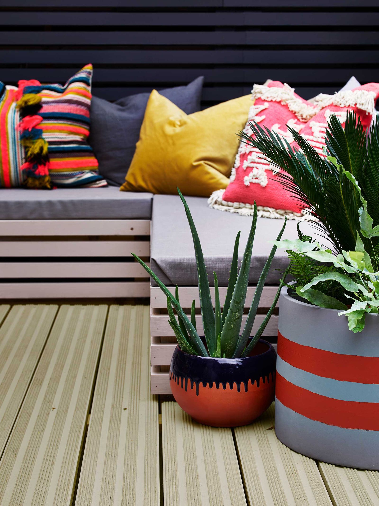 6 slippery deck solutions: how to stop decking from being slippery ...