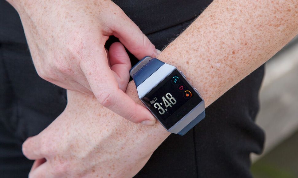 Fitbit Ionic Review: Next-Gen Fitness Smartwatch, Last-Gen Looks | Tom ...