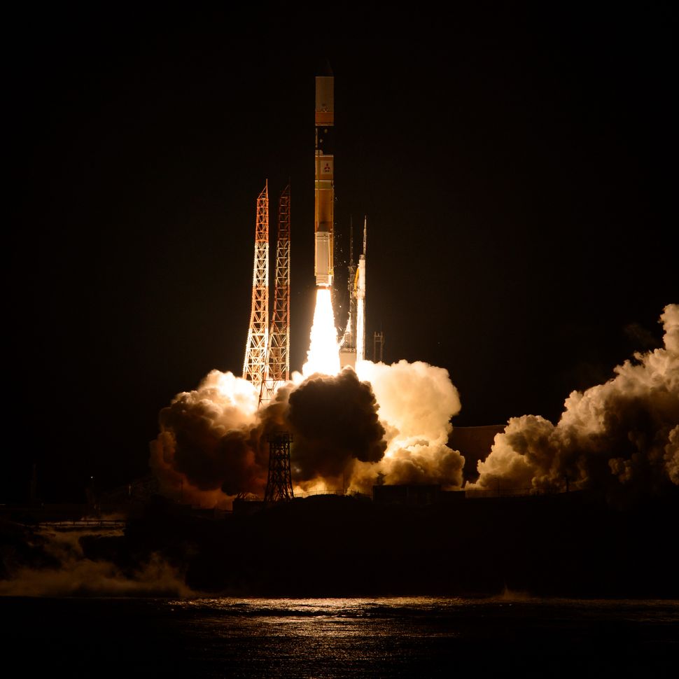 Launch Photos: NASA's GPM Satellite Soars on Japanese Rocket | Space