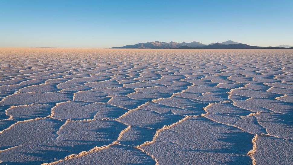 Salar de Uyuni: The world's largest salt desert and lithium reservoir ...