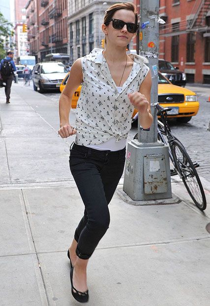Emma Watson stays stylish as she dashes for a taxi in New York | Marie ...