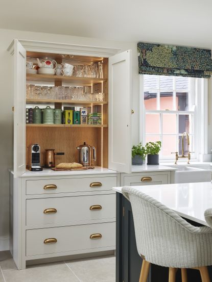 6 Ways to Use Shallow Cabinets in a Small Kitchen | Livingetc