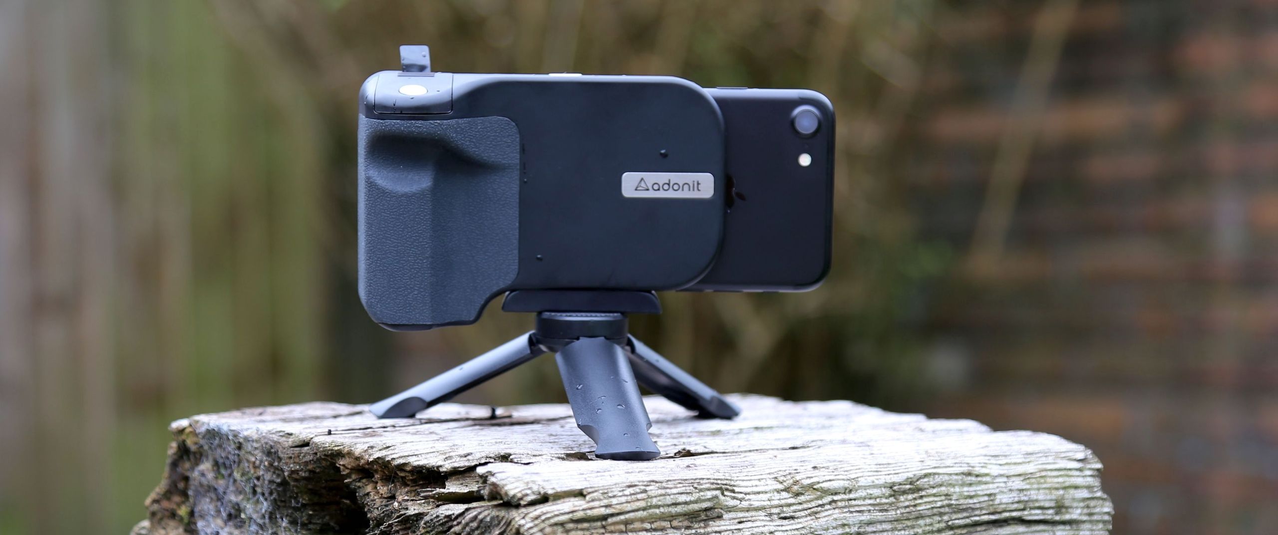 Adonit PhotoGrip Qi review | Digital Camera World