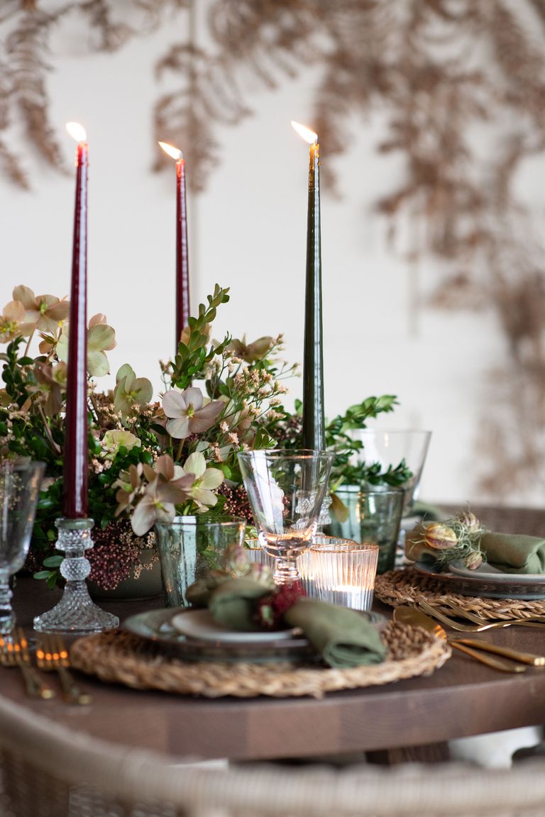 Royal florist Philippa Craddock's tips on table centerpieces | Homes ...