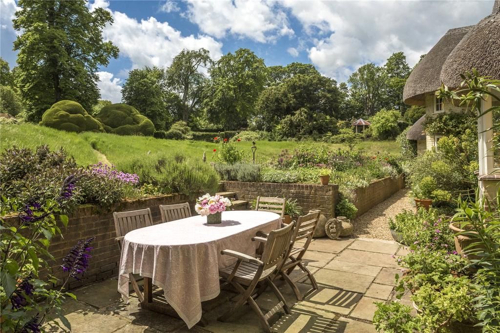 The house where the incomparable Cecil Beaton wooed Greta Garbo is up ...
