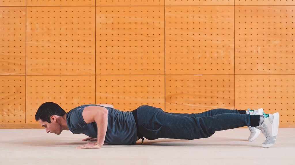 A Beginner-Friendly Bodyweight Circuit That Hits Every Major Muscle ...
