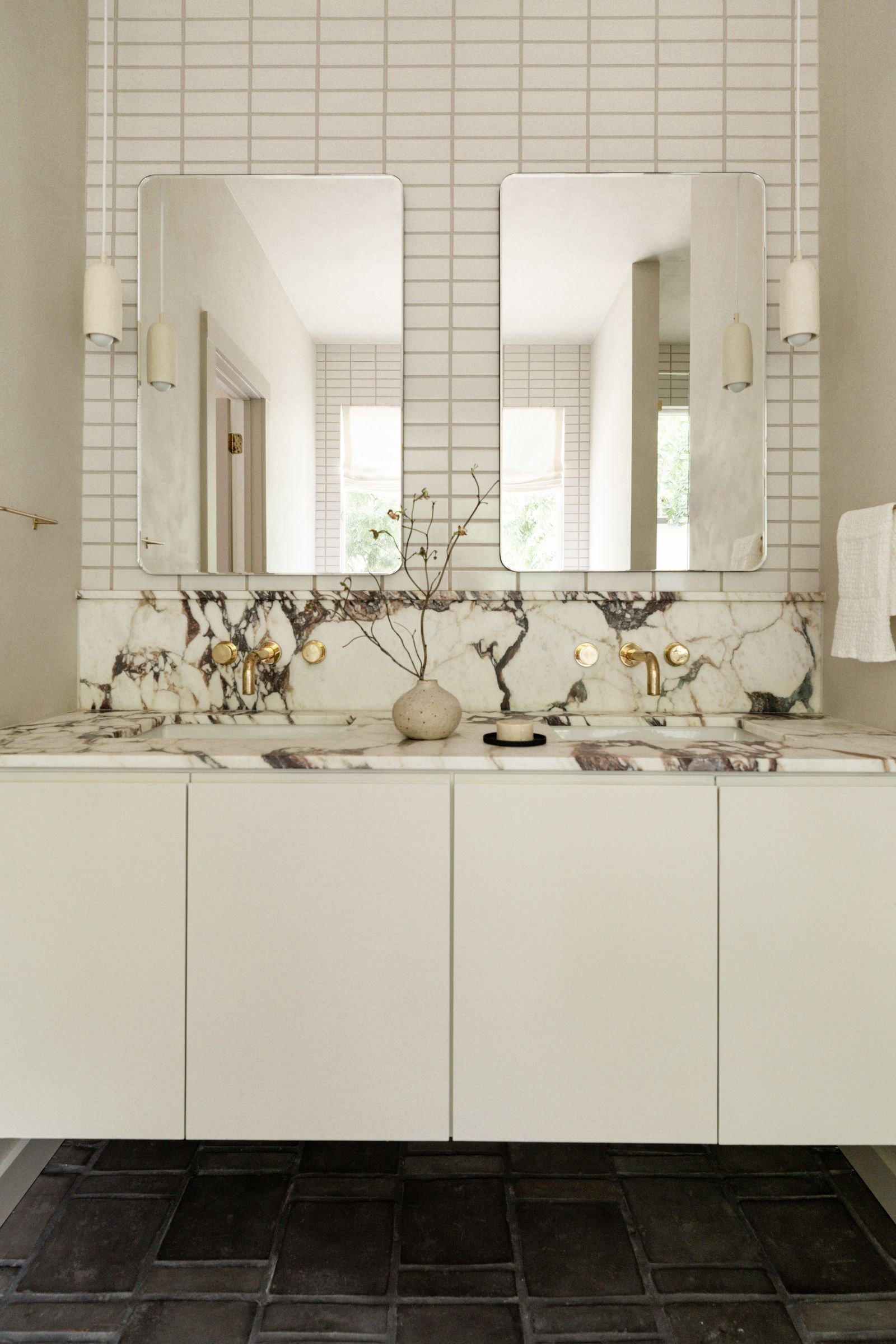 7 layout ideas to try for awkwardly shaped bathroom | Livingetc