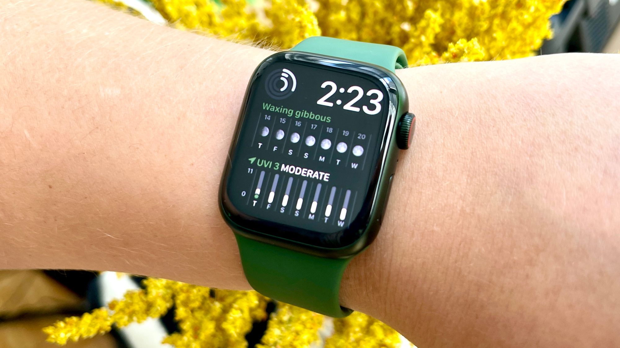 Apple just hit with class action lawsuit over Apple Watch screen ...