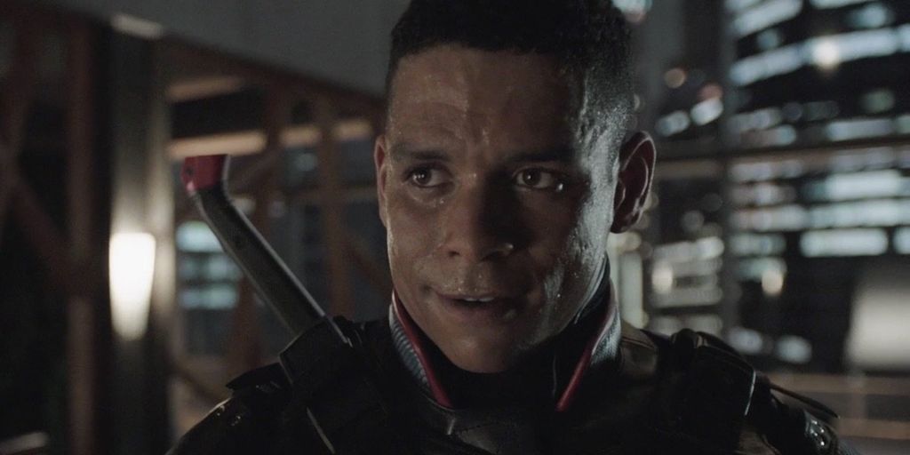 How Arrow’s Flash-Forward Deathstroke Compares To Slade Wilson ...