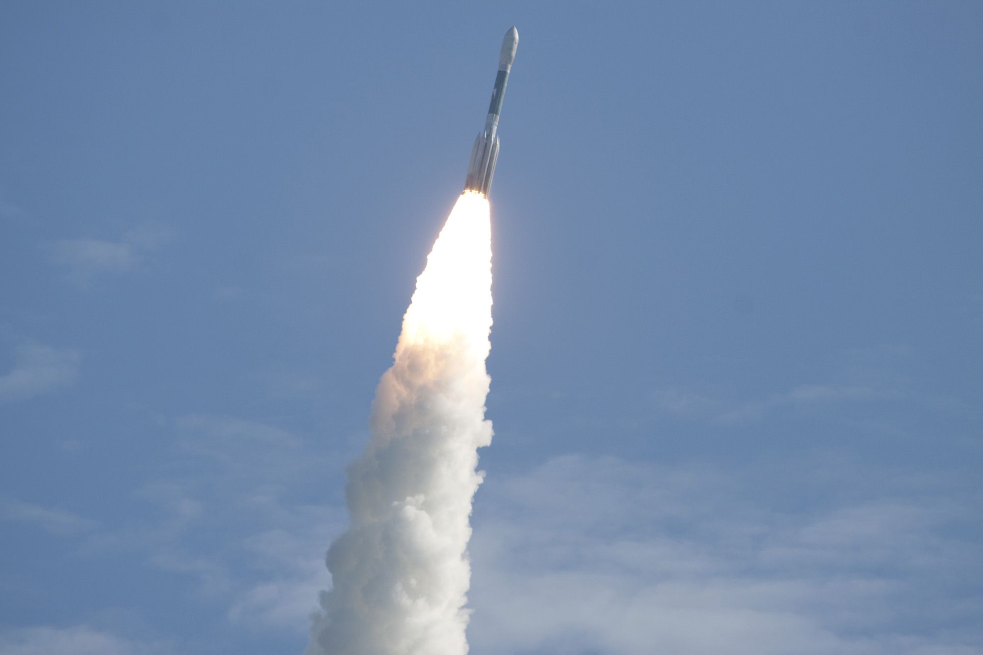 NASA Sets Sights on Mars After Unmanned Moon Shot | Space