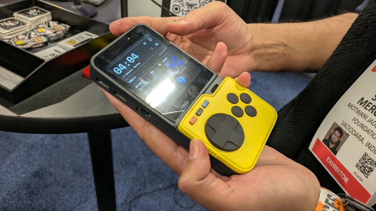 Linux Powered Handheld Computer Connects To Raspberry Pi Hats Snap On