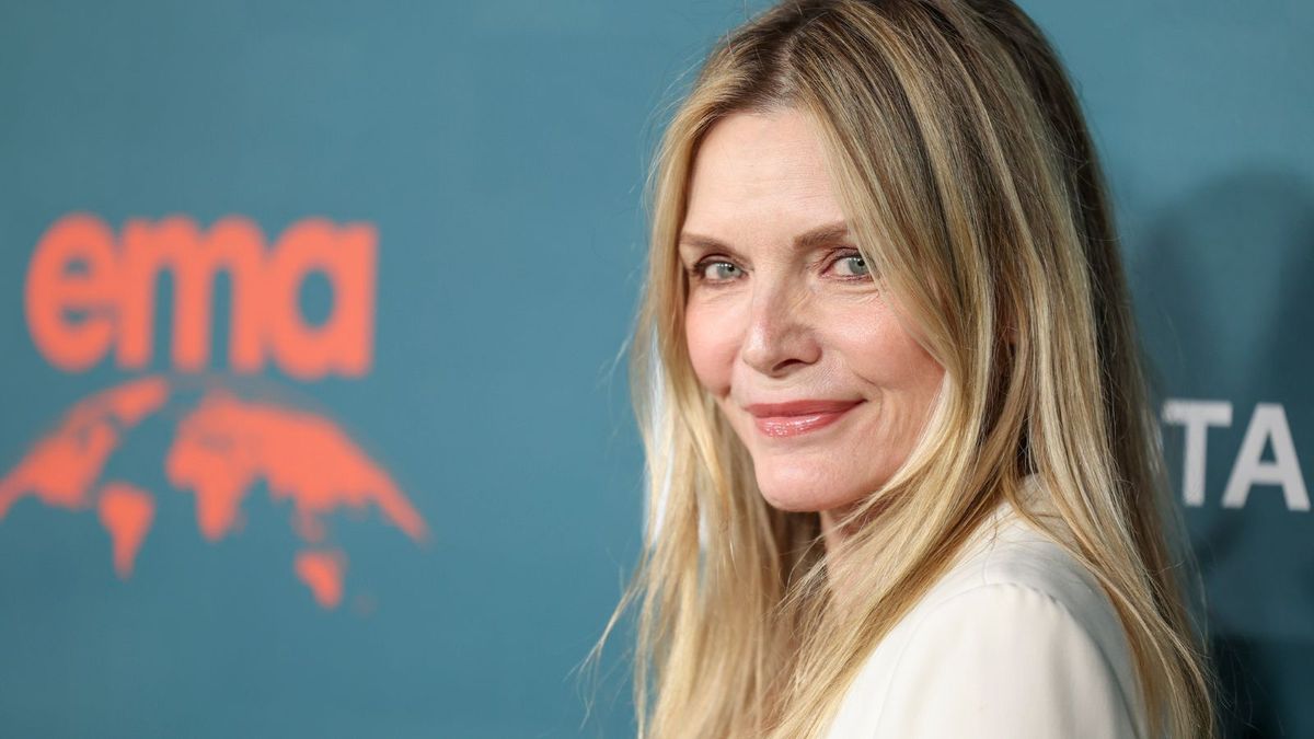 Michelle Pfeiffer uses lights as boundaries in her home | Homes and Gardens