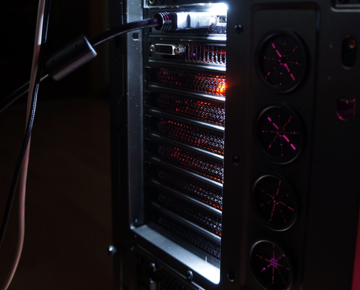 Factory-Installed Lighting - NZXT Phantom 820 Case Review: Conceptualized By Enthusiasts | Tom's ...
