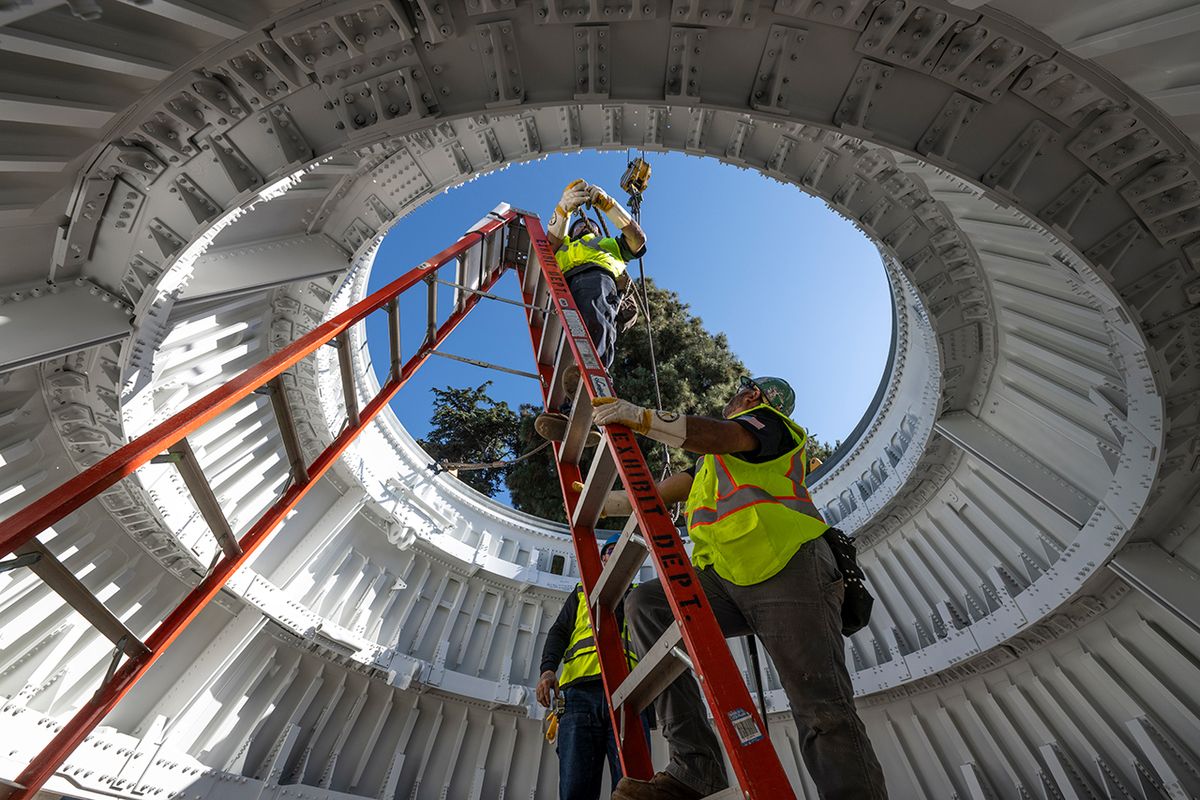 1st parts of space shuttle Endeavour museum display lifted into place ...