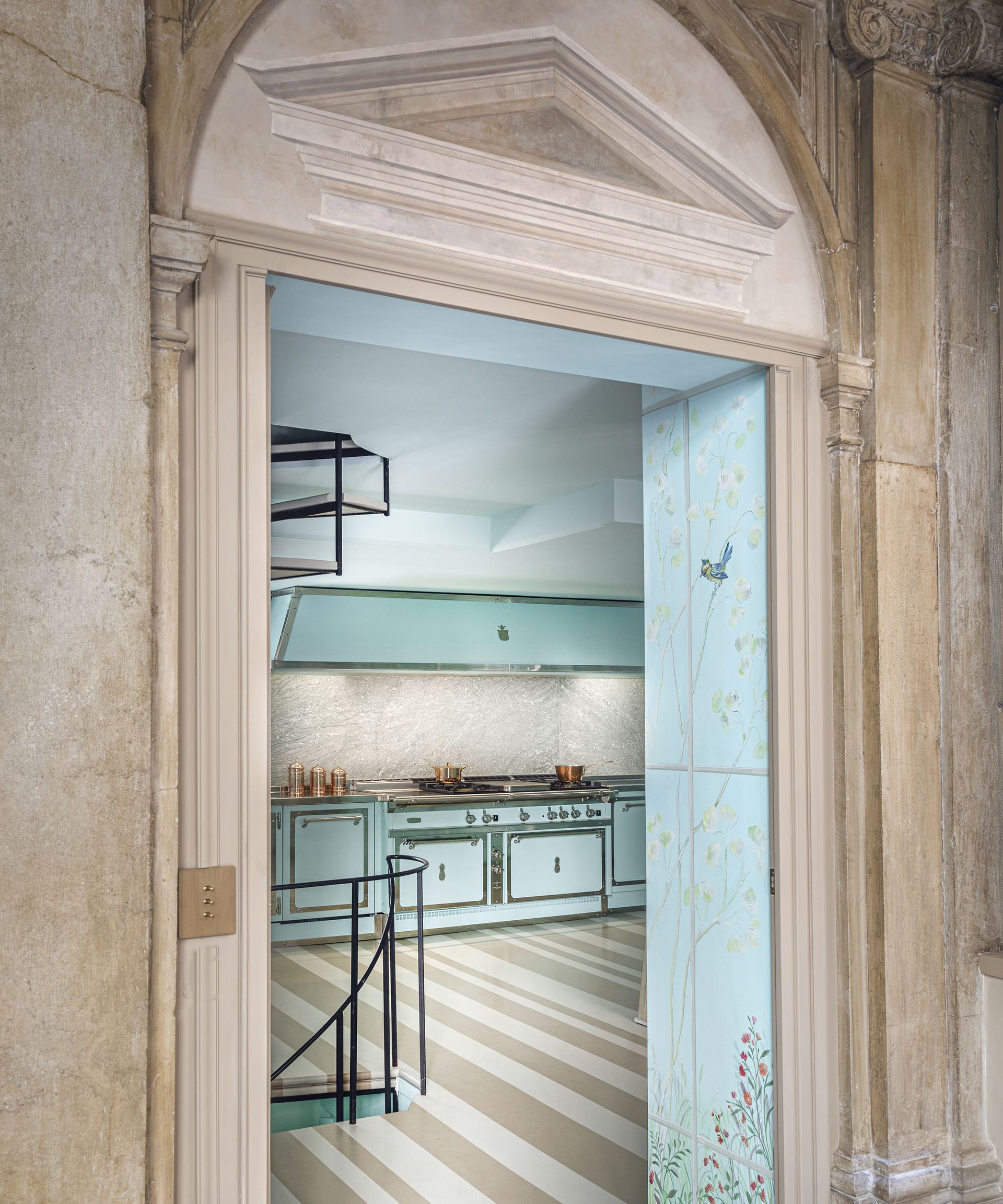 5 design tips from a shoe designer’s magical Venice kitchen | Homes and ...