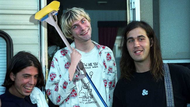 Mop stars: the jobs musicians did before they got famous | Louder