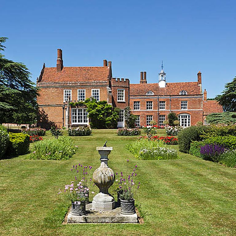 Spains Hall – Elizabethan country house – on sale for the first time in ...