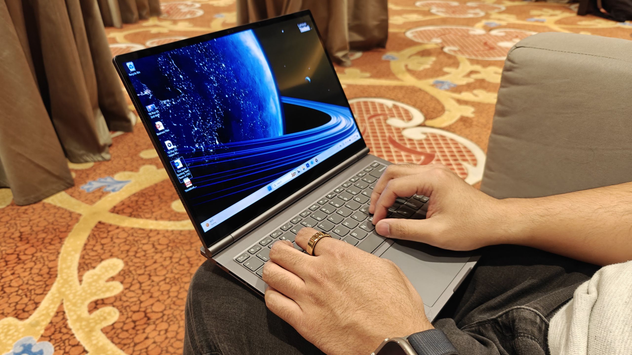 I tried a Windows laptop that transforms into an Android tablet with ...