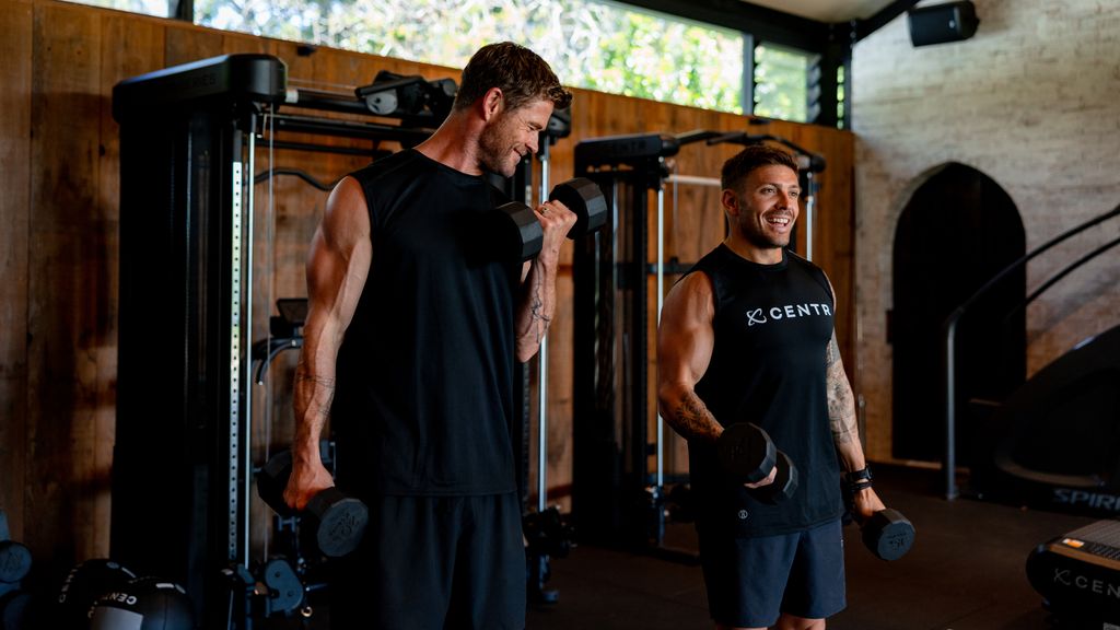 Build blockbuster arms and abs with Chris Hemsworth's go-to dumbbell ...