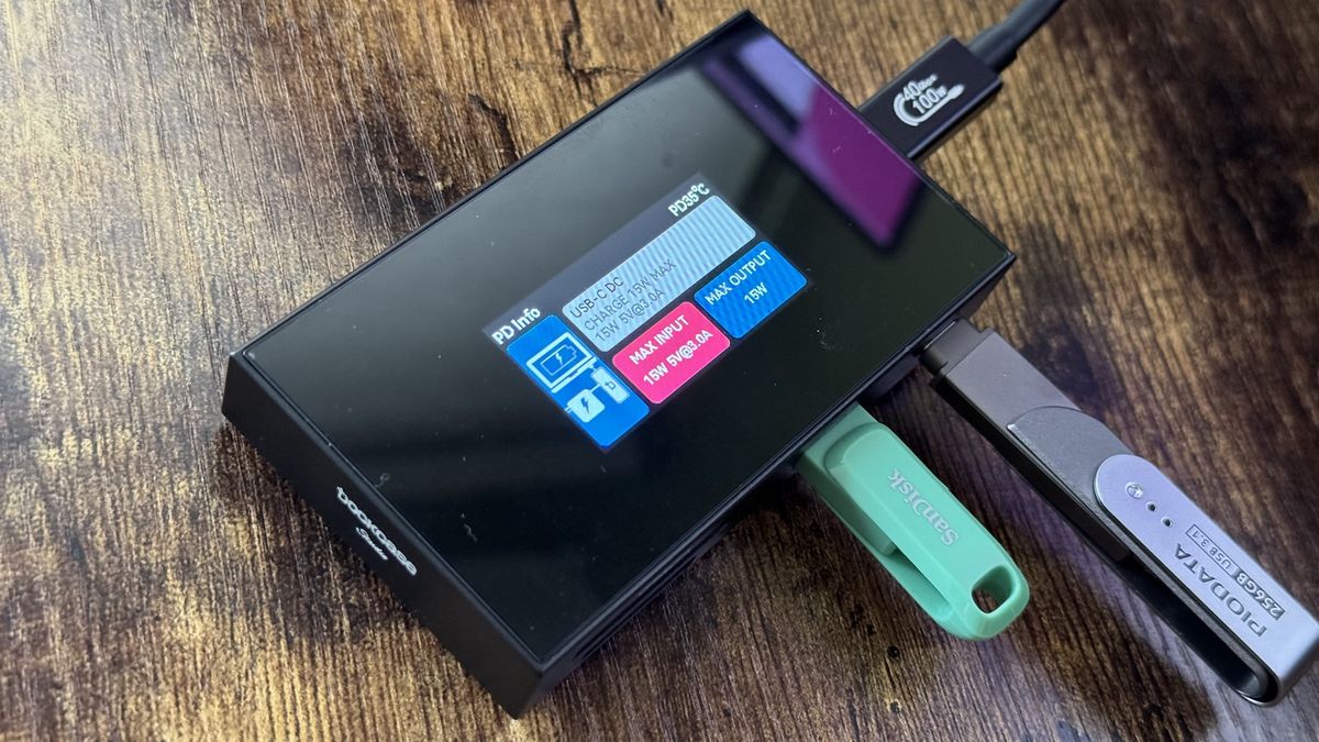 Dockcase Studio Smart USB-C Hub 8-in-1 pairs a useful touchscreen with ...