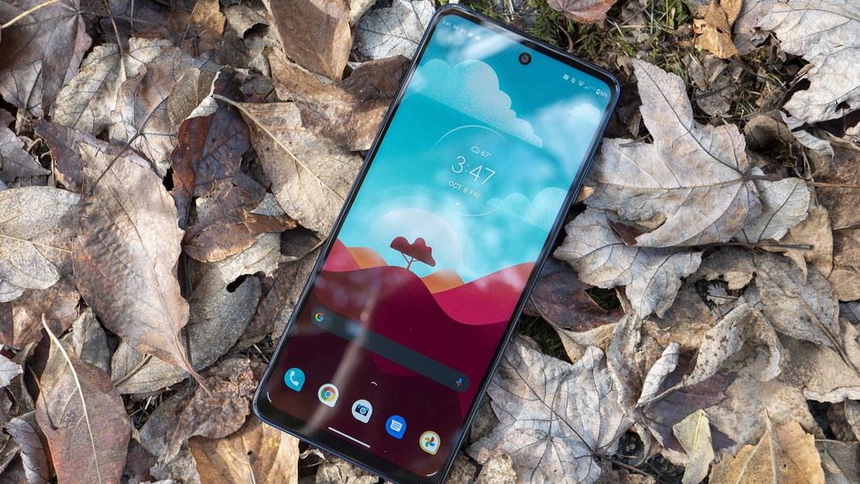 Motorola's Android 12 update streak continues with the Edge and Edge+ ...